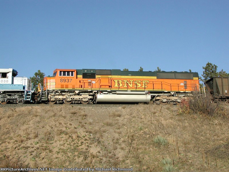 BNSF 8937